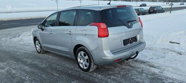 Pelēks Peugeot 5008 2014 Kauņa, ar dzinēja tilpumu 1.56 L un nobraukumu 221 tūkst. km par 4699 €, foto 3 vietnē AUTOMOTO.COM.LV