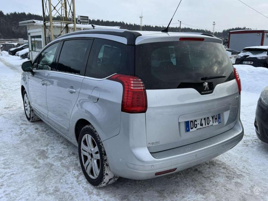 Grey Peugeot 5008 2014 in Vilnius, with an engine capacity of 1.56 L and mileage of 240 thousand km for 5900 €, photo 4 on AUTOMOTO.COM.LV
