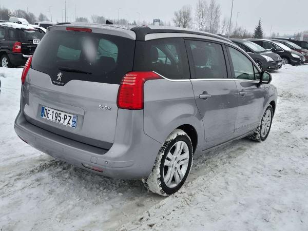 Grey Peugeot 5008 2014 in Taurage, with an engine capacity of 1.56 L and mileage of 220 thousand km for 5300 €, photo 4 on AUTOMOTO.COM.LV