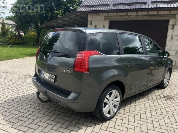 Grey Peugeot 5008 2014 in Kraslava, with an engine capacity of 2.00 L and mileage of 221 thousand km for 5150 €, photo 3 on AUTOMOTO.COM.LV