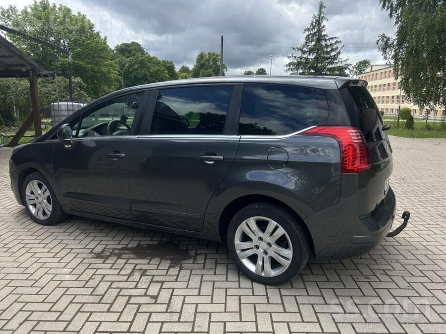 Grey Peugeot 5008 2014 in Kraslava, with an engine capacity of 2.00 L and mileage of 221 thousand km for 5150 €, photo 5 on AUTOMOTO.COM.LV