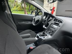 Grey Peugeot 5008 2014 in Kraslava, with an engine capacity of 2.00 L and mileage of 221 thousand km for 5150 €, photo 6 on AUTOMOTO.COM.LV