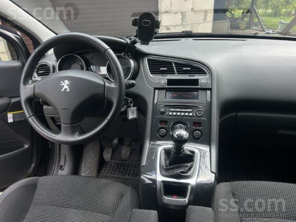 Grey Peugeot 5008 2014 in Kraslava, with an engine capacity of 2.00 L and mileage of 221 thousand km for 5150 €, photo 6 on AUTOMOTO.COM.LV