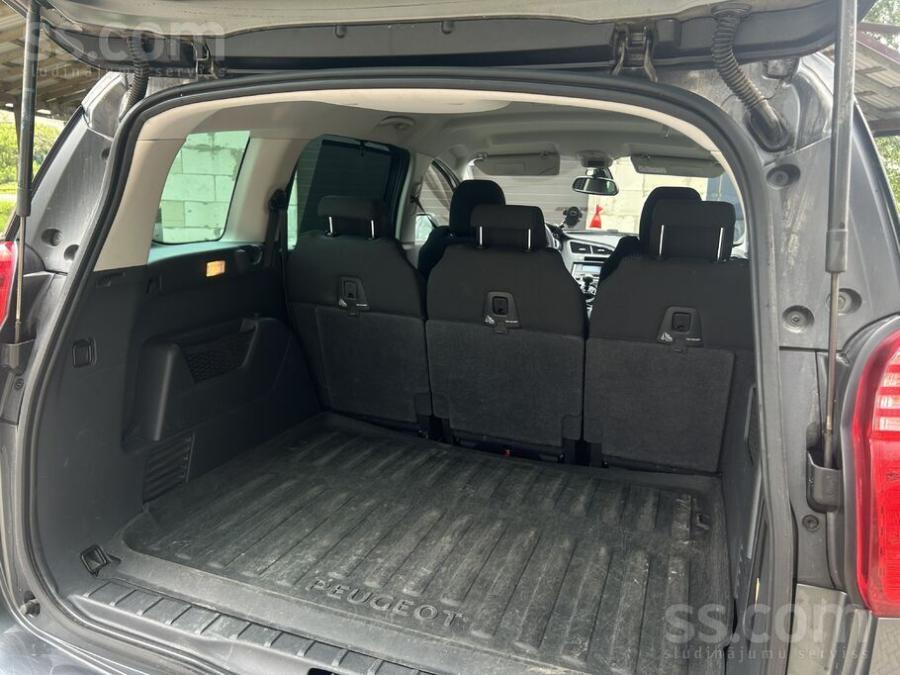 Grey Peugeot 5008 2014 in Kraslava, with an engine capacity of 2.00 L and mileage of 221 thousand km for 5150 €, photo 13 on AUTOMOTO.COM.LV