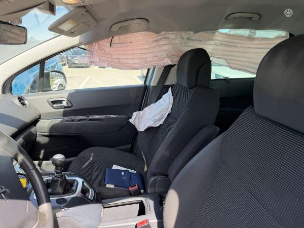 Pelēks Peugeot 5008 2014 Tauragė, ar dzinēja tilpumu 1.56 L un nobraukumu 259 tūkst. km par 3600 €, foto 7 vietnē AUTOMOTO.COM.LV