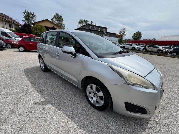 Pelēks Peugeot 5008 2014 Šauļi, ar dzinēja tilpumu 1.56 L un nobraukumu 270 tūkst. km par 3950 €, foto 1 vietnē AUTOMOTO.COM.LV