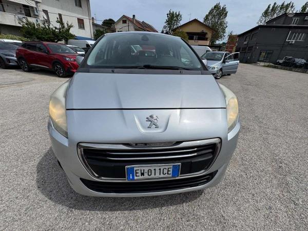 Pelēks Peugeot 5008 2014 Šauļi, ar dzinēja tilpumu 1.56 L un nobraukumu 270 tūkst. km par 3950 €, foto 2 vietnē AUTOMOTO.COM.LV