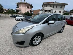 Pelēks Peugeot 5008 2014 Šauļi, ar dzinēja tilpumu 1.56 L un nobraukumu 270 tūkst. km par 3950 €, foto 4 vietnē AUTOMOTO.COM.LV