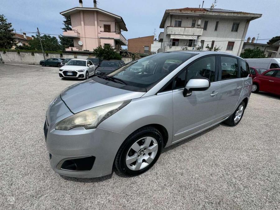 Pelēks Peugeot 5008 2014 Šauļi, ar dzinēja tilpumu 1.56 L un nobraukumu 270 tūkst. km par 3950 €, foto 4 vietnē AUTOMOTO.COM.LV