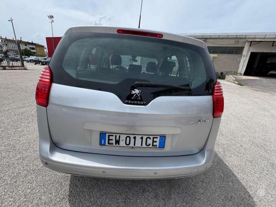 Pelēks Peugeot 5008 2014 Šauļi, ar dzinēja tilpumu 1.56 L un nobraukumu 270 tūkst. km par 3950 €, foto 5 vietnē AUTOMOTO.COM.LV
