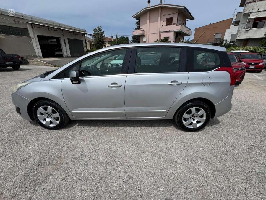 Pelēks Peugeot 5008 2014 Šauļi, ar dzinēja tilpumu 1.56 L un nobraukumu 270 tūkst. km par 3950 €, foto 9 vietnē AUTOMOTO.COM.LV