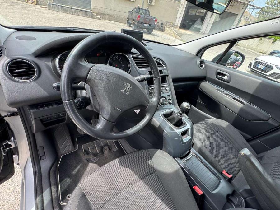 Pelēks Peugeot 5008 2014 Šauļi, ar dzinēja tilpumu 1.56 L un nobraukumu 270 tūkst. km par 3950 €, foto 10 vietnē AUTOMOTO.COM.LV