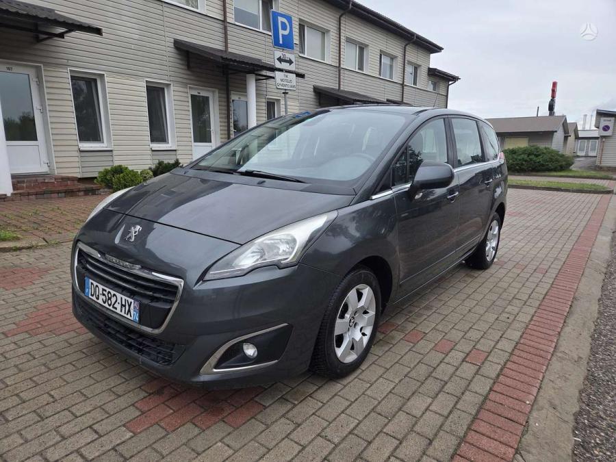 Grey Peugeot 5008 2014 in Vilnius, with an engine capacity of 1.56 L and mileage of 216 thousand km for 4600 €, photo 1 on AUTOMOTO.COM.LV