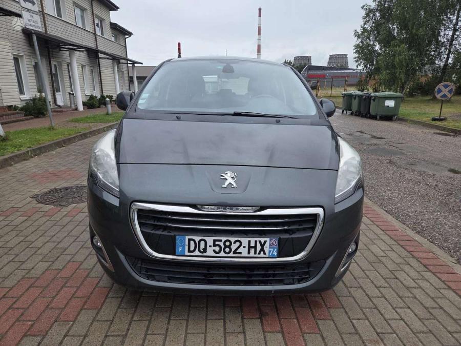 Grey Peugeot 5008 2014 in Vilnius, with an engine capacity of 1.56 L and mileage of 216 thousand km for 4600 €, photo 3 on AUTOMOTO.COM.LV