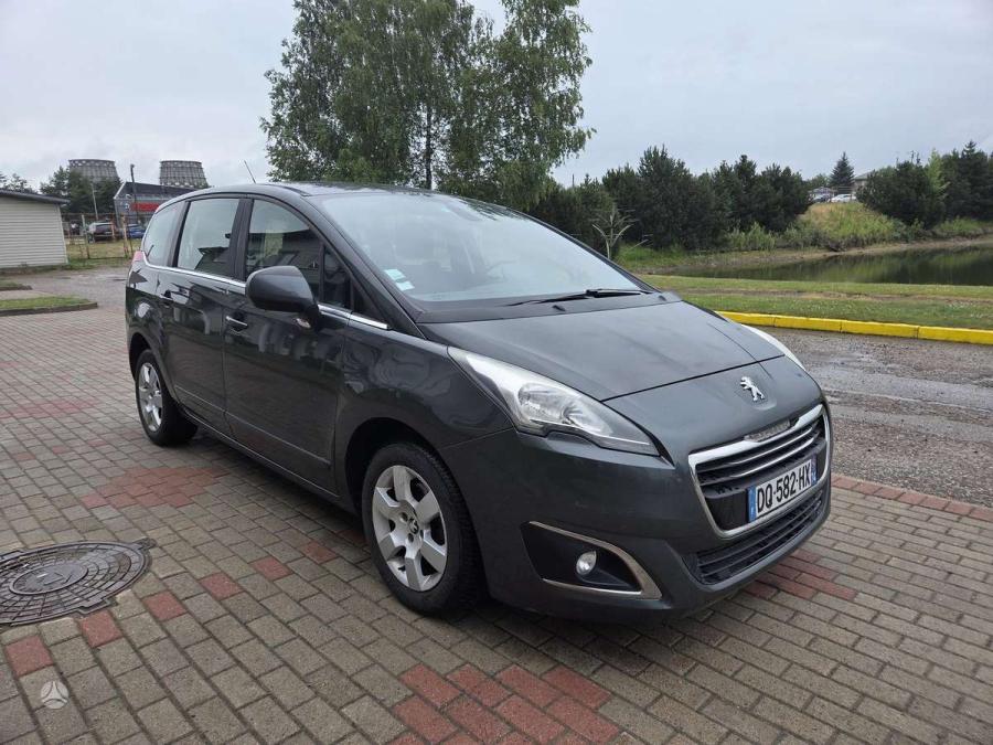 Grey Peugeot 5008 2014 in Vilnius, with an engine capacity of 1.56 L and mileage of 216 thousand km for 4600 €, photo 4 on AUTOMOTO.COM.LV