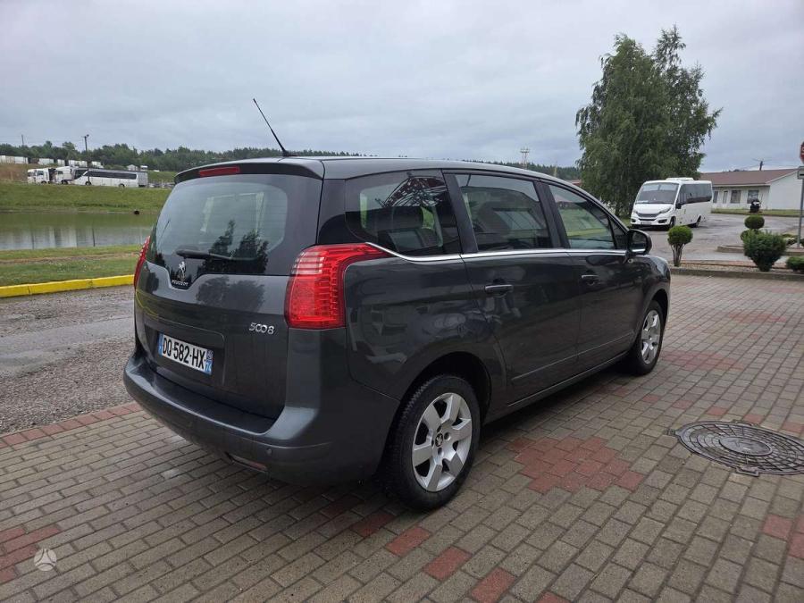Grey Peugeot 5008 2014 in Vilnius, with an engine capacity of 1.56 L and mileage of 216 thousand km for 4600 €, photo 5 on AUTOMOTO.COM.LV
