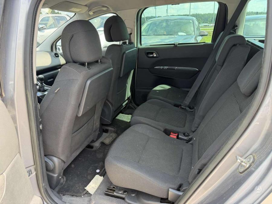 Pelēks Peugeot 5008 2014 Tauragė, ar dzinēja tilpumu 1.56 L un nobraukumu 259 tūkst. km par 3600 €, foto 9 vietnē AUTOMOTO.COM.LV