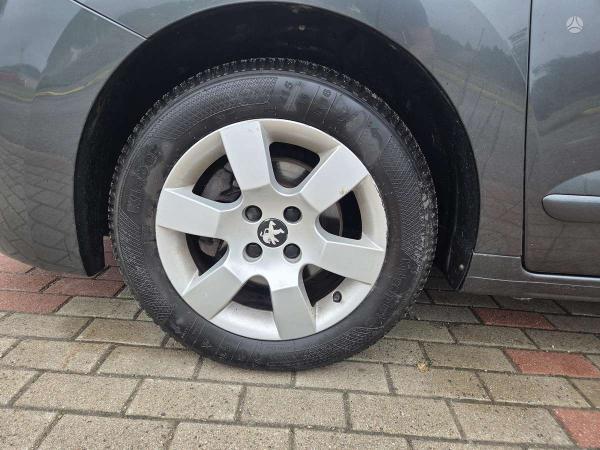 Grey Peugeot 5008 2014 in Vilnius, with an engine capacity of 1.56 L and mileage of 216 thousand km for 4600 €, photo 7 on AUTOMOTO.COM.LV
