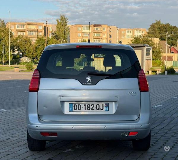 Grey Peugeot 5008 2014 in Raseiniai, with an engine capacity of 1.56 L and mileage of 230 thousand km for 3400 €, photo 7 on AUTOMOTO.COM.LV