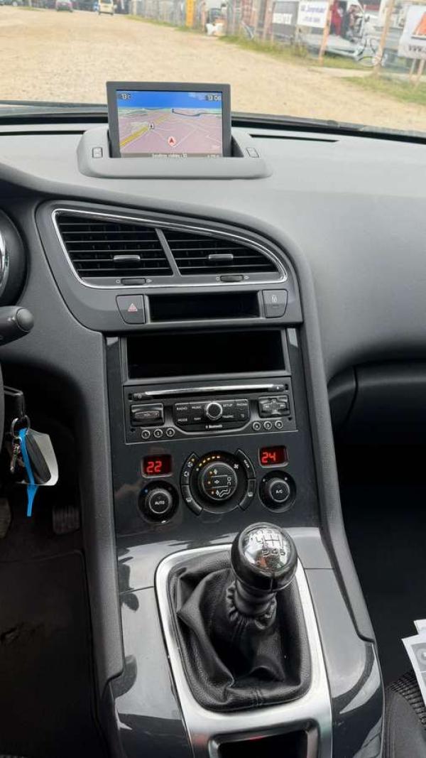 Pelēks Peugeot 5008 2014 Viļņa, ar dzinēja tilpumu 1.56 L un nobraukumu 220 tūkst. km par 4200 €, foto 9 vietnē AUTOMOTO.COM.LV