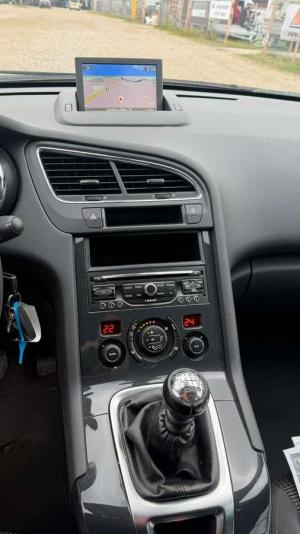 Grey Peugeot 5008 2014 in Vilnius, with an engine capacity of 1.56 L and mileage of 220 thousand km for 4200 €, photo 9 on AUTOMOTO.COM.LV