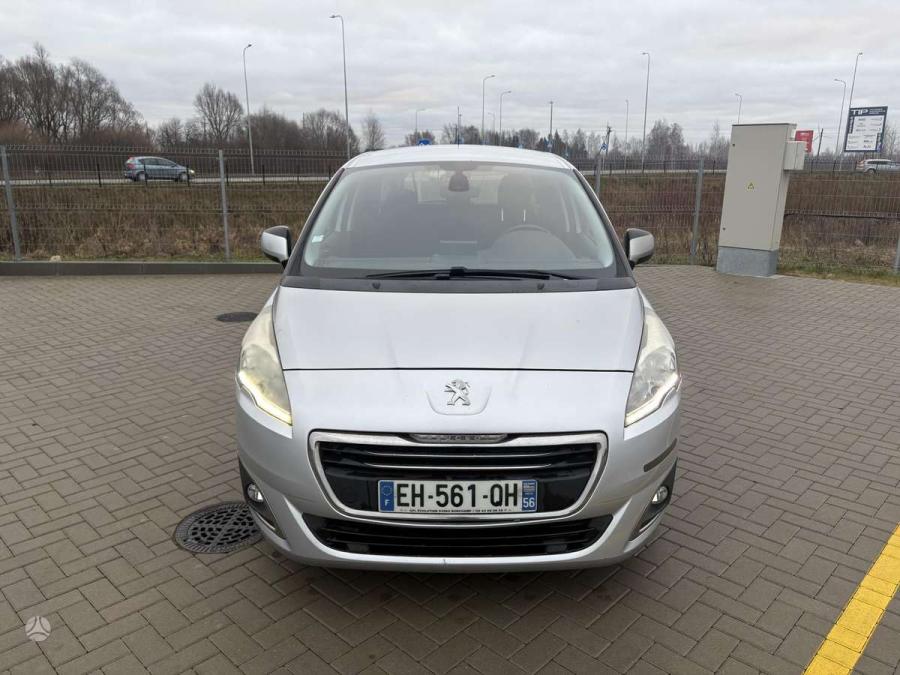 Grey Peugeot 5008 2015 in Taurage, with an engine capacity of 1.56 L and mileage of 212 thousand km for 5000 €, photo 2 on AUTOMOTO.COM.LV