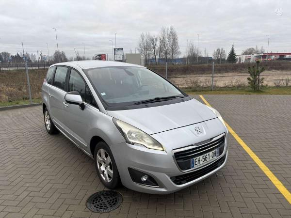 Grey Peugeot 5008 2015 in Taurage, with an engine capacity of 1.56 L and mileage of 212 thousand km for 5000 €, photo 3 on AUTOMOTO.COM.LV