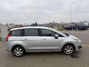 Grey Peugeot 5008 2015 in Taurage, with an engine capacity of 1.56 L and mileage of 212 thousand km for 5000 €, photo 4 on AUTOMOTO.COM.LV
