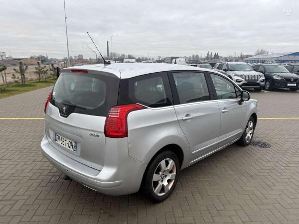 Grey Peugeot 5008 2015 in Taurage, with an engine capacity of 1.56 L and mileage of 212 thousand km for 5000 €, photo 5 on AUTOMOTO.COM.LV