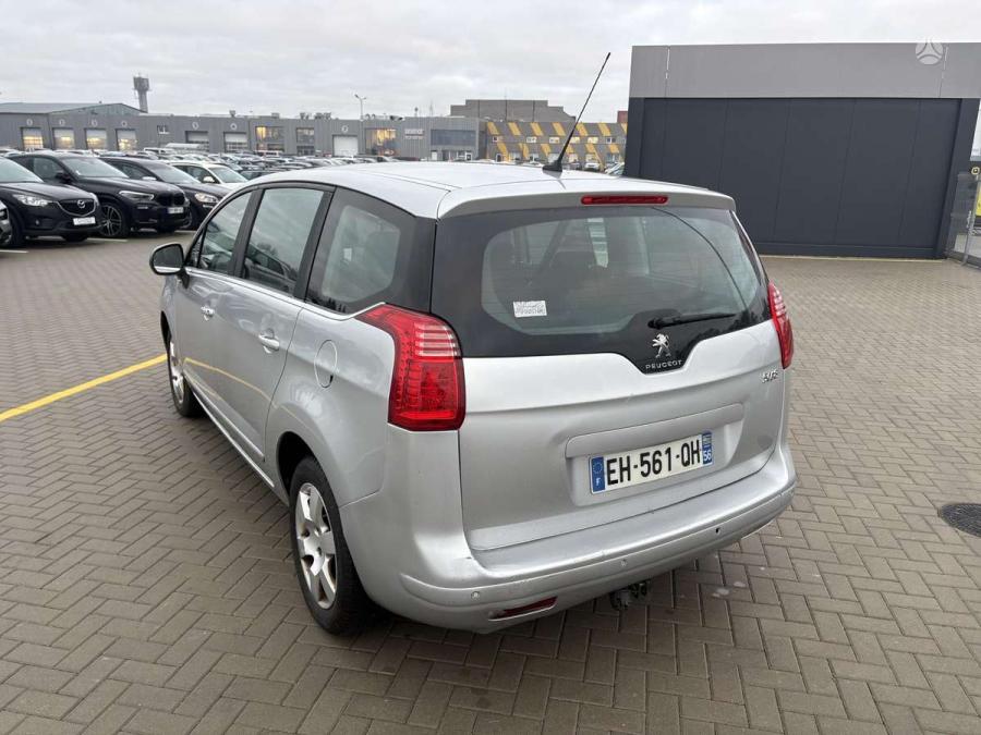 Grey Peugeot 5008 2015 in Taurage, with an engine capacity of 1.56 L and mileage of 212 thousand km for 5000 €, photo 6 on AUTOMOTO.COM.LV