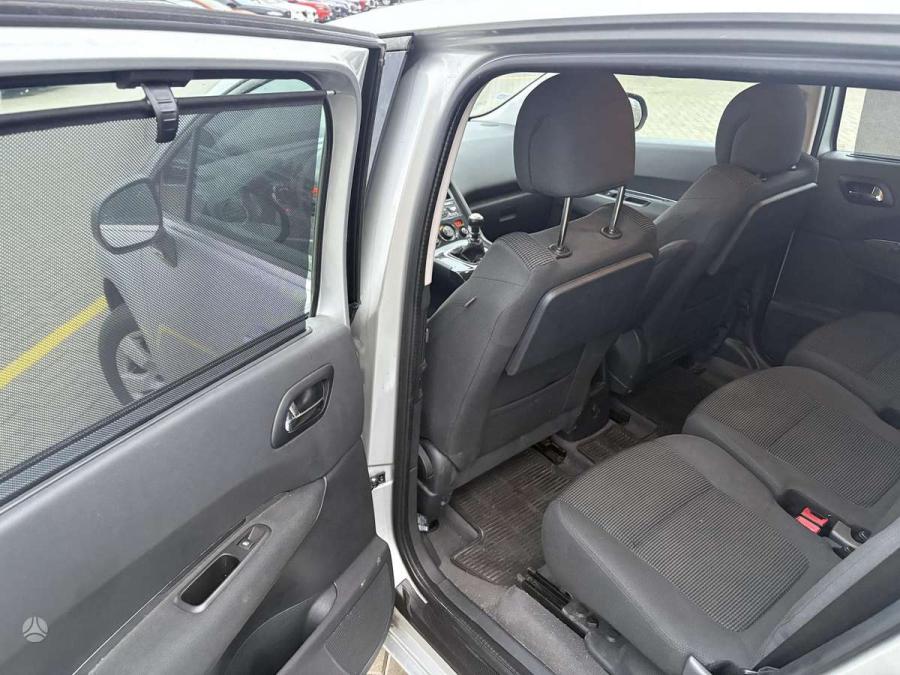 Grey Peugeot 5008 2015 in Taurage, with an engine capacity of 1.56 L and mileage of 212 thousand km for 5000 €, photo 12 on AUTOMOTO.COM.LV
