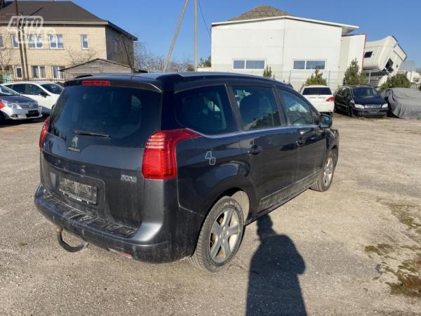 Grey Peugeot 5008 2015 in Radviliskis, with an engine capacity of 1.60 L and mileage of 260 thousand km for 4250 €, photo 3 on AUTOMOTO.COM.LV