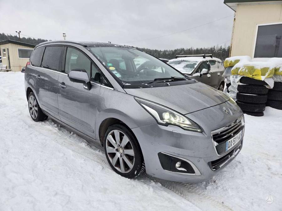Grey Peugeot 5008 2015 in Vilnius, with an engine capacity of 1.56 L and mileage of 202 thousand km for 7500 €, photo 2 on AUTOMOTO.COM.LV