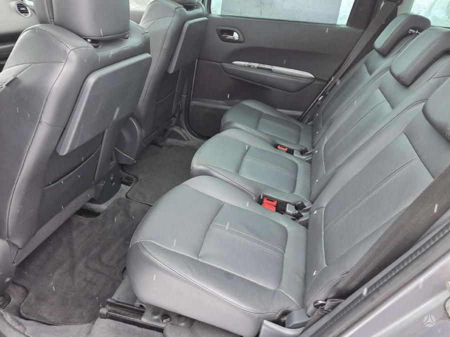 Grey Peugeot 5008 2015 in Vilnius, with an engine capacity of 1.56 L and mileage of 202 thousand km for 7500 €, photo 18 on AUTOMOTO.COM.LV