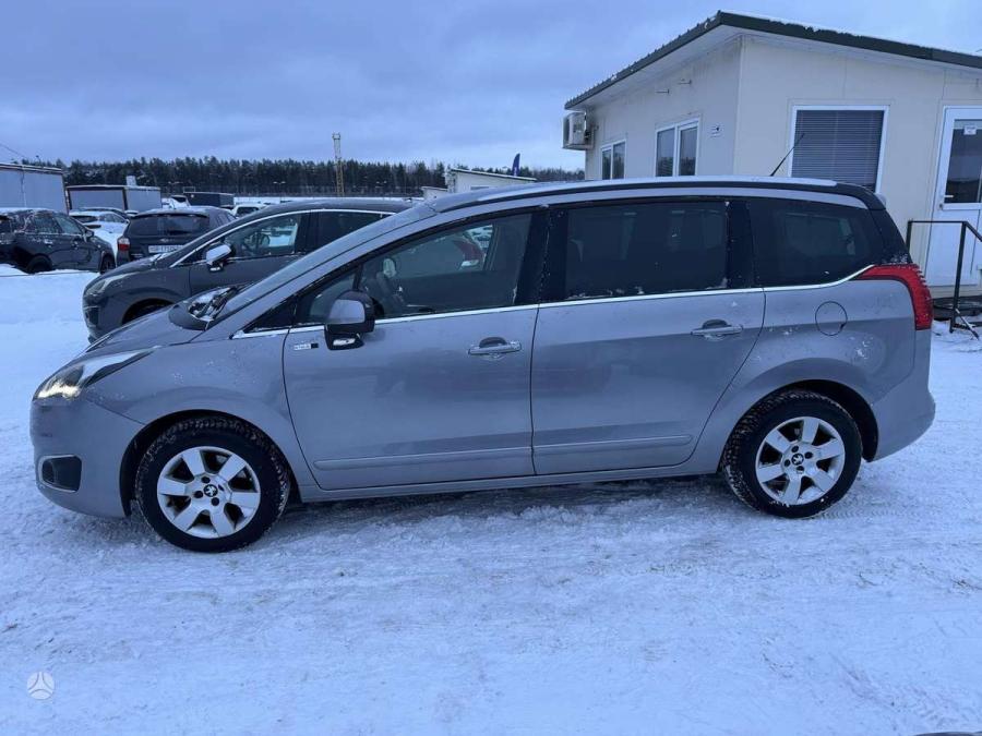 Grey Peugeot 5008 2015 in Vilnius, with an engine capacity of 1.56 L and mileage of 230 thousand km for 6100 €, photo 7 on AUTOMOTO.COM.LV