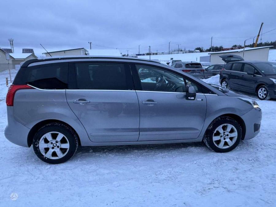 Grey Peugeot 5008 2015 in Vilnius, with an engine capacity of 1.56 L and mileage of 230 thousand km for 6100 €, photo 8 on AUTOMOTO.COM.LV
