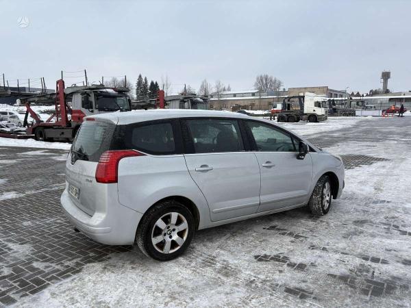 Pelēks Peugeot 5008 2015 Tauragė, ar dzinēja tilpumu 1.56 L un nobraukumu 210 tūkst. km par 4950 €, foto 2 vietnē AUTOMOTO.COM.LV
