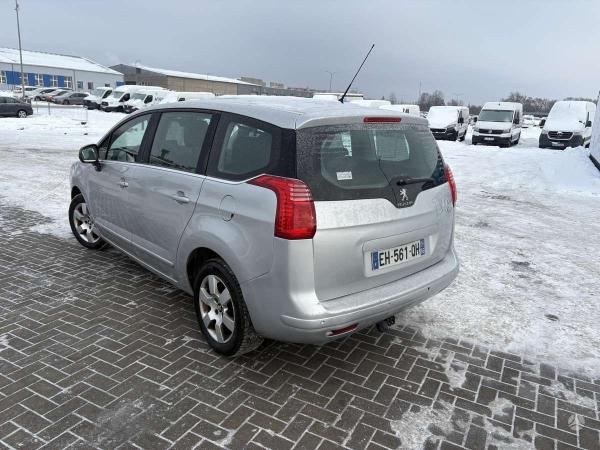 Pelēks Peugeot 5008 2015 Tauragė, ar dzinēja tilpumu 1.56 L un nobraukumu 210 tūkst. km par 4950 €, foto 4 vietnē AUTOMOTO.COM.LV
