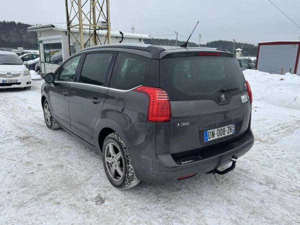 Grey Peugeot 5008 2015 in Vilnius, with an engine capacity of 1.56 L and mileage of 254 thousand km for 5200 €, photo 4 on AUTOMOTO.COM.LV