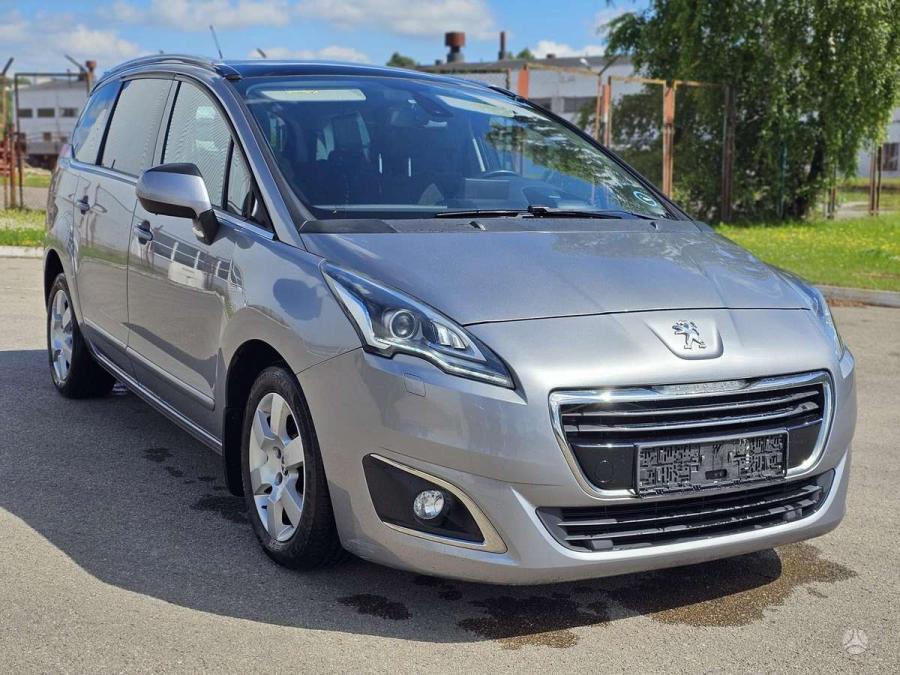 Grey Peugeot 5008 2015 in Rokiskis, with an engine capacity of 1.56 L and mileage of 209 thousand km for 5250 €, photo 1 on AUTOMOTO.COM.LV