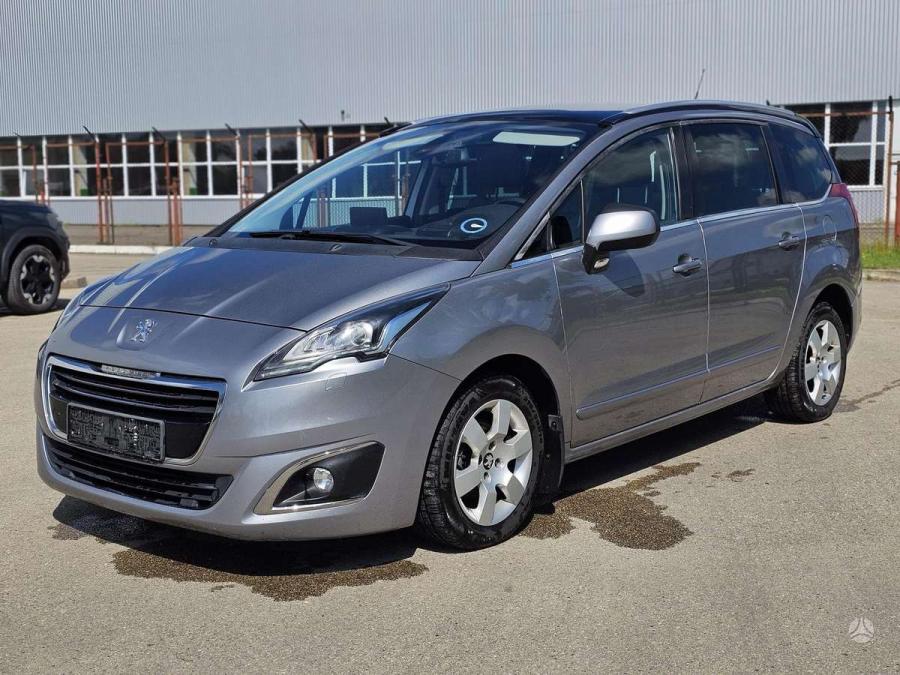 Grey Peugeot 5008 2015 in Rokiskis, with an engine capacity of 1.56 L and mileage of 209 thousand km for 5250 €, photo 5 on AUTOMOTO.COM.LV