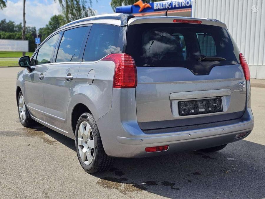 Grey Peugeot 5008 2015 in Rokiskis, with an engine capacity of 1.56 L and mileage of 209 thousand km for 5250 €, photo 7 on AUTOMOTO.COM.LV