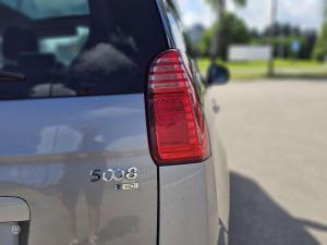Grey Peugeot 5008 2015 in Rokiskis, with an engine capacity of 1.56 L and mileage of 209 thousand km for 5250 €, photo 8 on AUTOMOTO.COM.LV