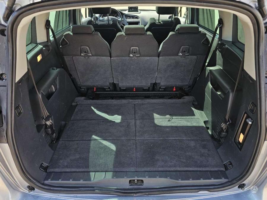 Grey Peugeot 5008 2015 in Rokiskis, with an engine capacity of 1.56 L and mileage of 209 thousand km for 5250 €, photo 15 on AUTOMOTO.COM.LV
