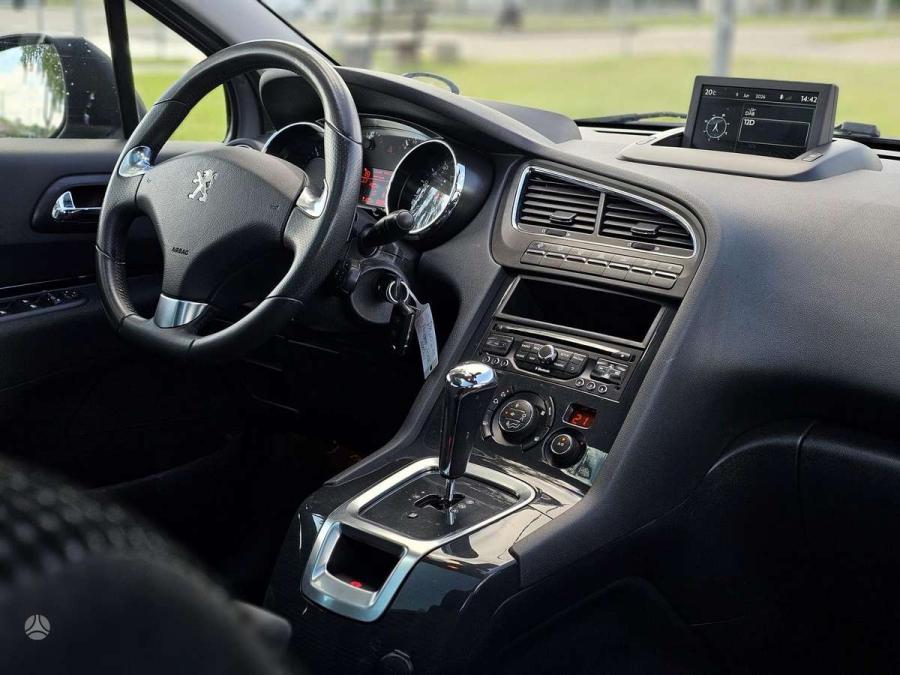 Grey Peugeot 5008 2015 in Rokiskis, with an engine capacity of 1.56 L and mileage of 209 thousand km for 5250 €, photo 16 on AUTOMOTO.COM.LV