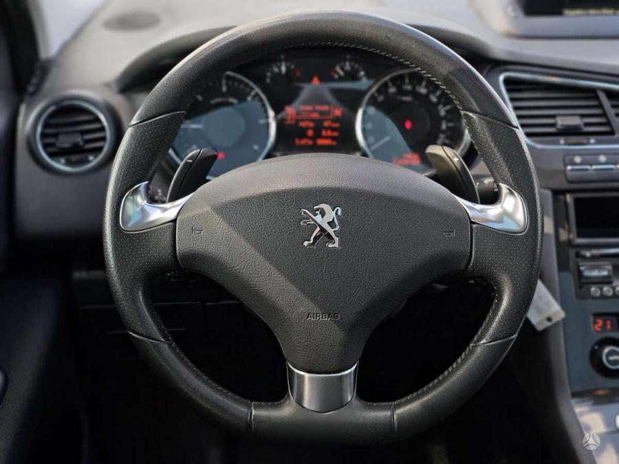 Grey Peugeot 5008 2015 in Rokiskis, with an engine capacity of 1.56 L and mileage of 209 thousand km for 5250 €, photo 19 on AUTOMOTO.COM.LV