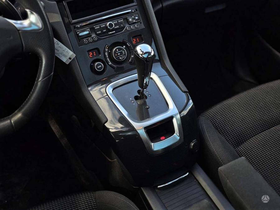 Grey Peugeot 5008 2015 in Rokiskis, with an engine capacity of 1.56 L and mileage of 209 thousand km for 5250 €, photo 22 on AUTOMOTO.COM.LV