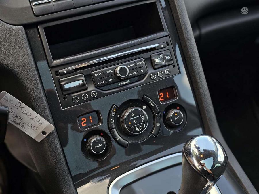 Grey Peugeot 5008 2015 in Rokiskis, with an engine capacity of 1.56 L and mileage of 209 thousand km for 5250 €, photo 26 on AUTOMOTO.COM.LV