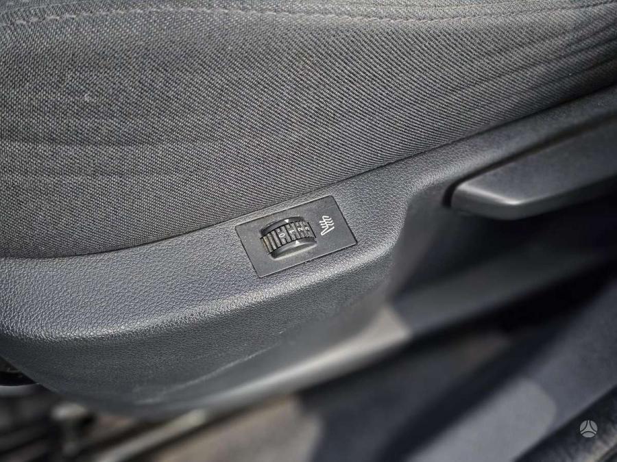 Grey Peugeot 5008 2015 in Rokiskis, with an engine capacity of 1.56 L and mileage of 209 thousand km for 5250 €, photo 28 on AUTOMOTO.COM.LV
