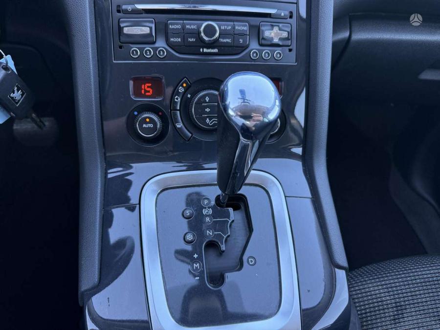 Pelēks Peugeot 5008 2015 Viļņa, ar dzinēja tilpumu 1.56 L un nobraukumu 240 tūkst. km par 5600 €, foto 8 vietnē AUTOMOTO.COM.LV